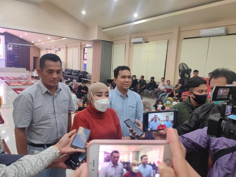 Dispersip Kalsel Berencana Hadirkan Penulis Novel Layangan Putus ... Dispersip Kalsel Berencana Hadirkan Penulis Novel Layangan Putus ...