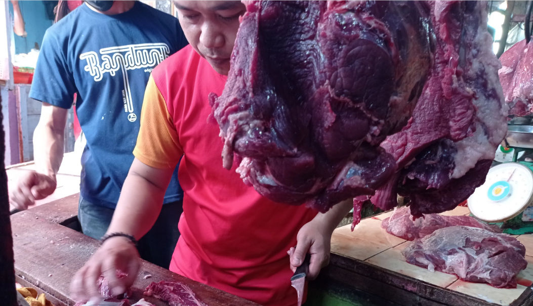 Warga Palembang Padati Pasar Tradisional, Daging Sapi dan Bumbu Paling ...