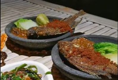 Oseng -Oseng Raja Mercon Klodran, Sensasi Kepedasan Nasi di Tepian Padi ...