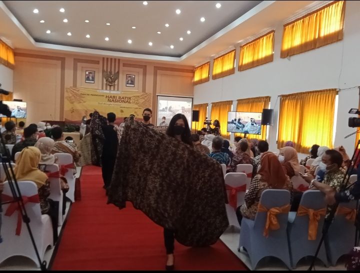 50 Pelaku Industri Batik Raih Sertifikasi Batik Mark dari Kemenperin ...
