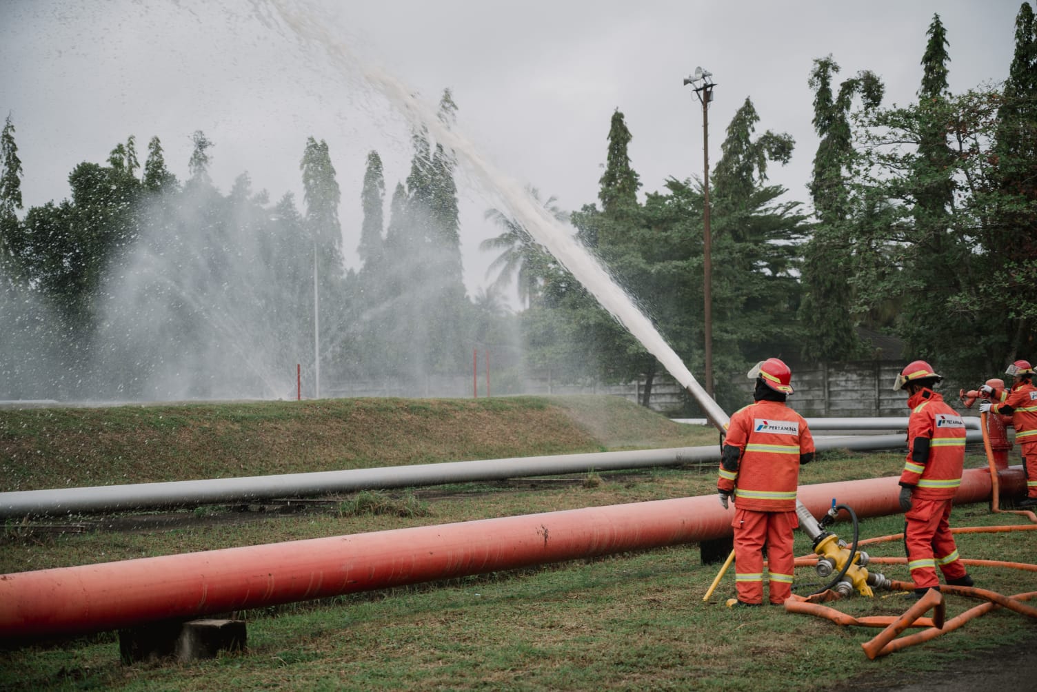Kilang Pertamina Plaju Komitmen Tingkatkan Kecakapan Fire Brigade, Hari ...