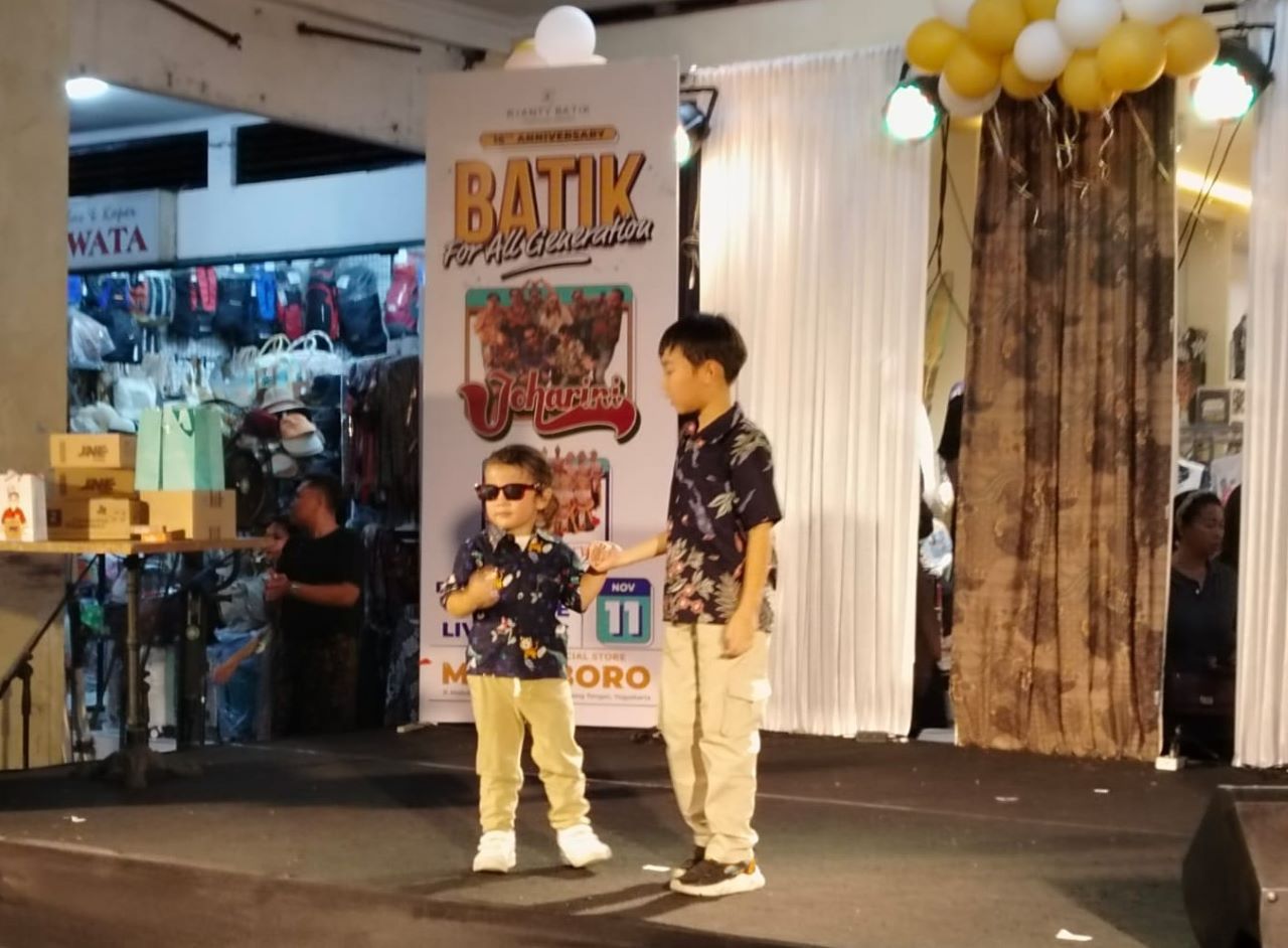 Fashion Show Meriahkan HUT Rianty Batik ke 16 - Jogjaaja