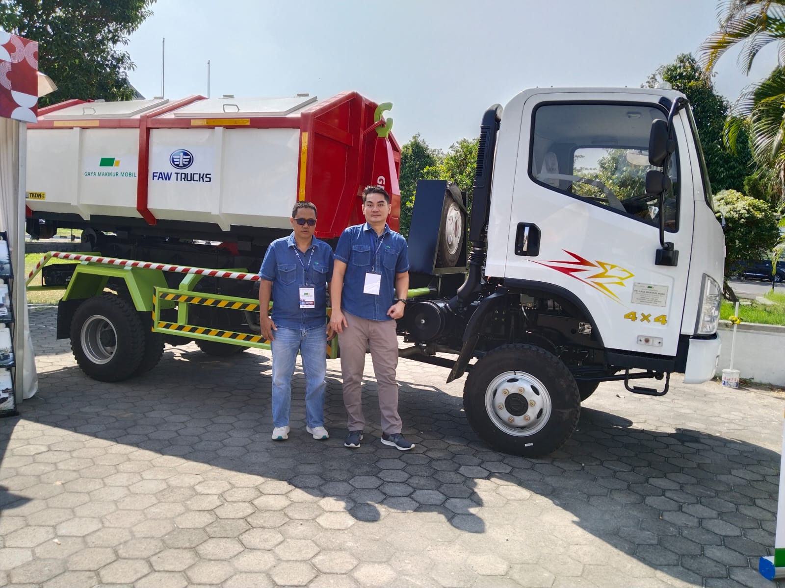FAW Truck Amroll Mejeng di Jogja Expo Center - Jogjaaja