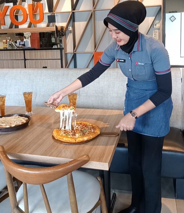 Yuk Nikmati Cheese Rizz, Penuh Toping dan Keju Berlimpah - wongkito.co