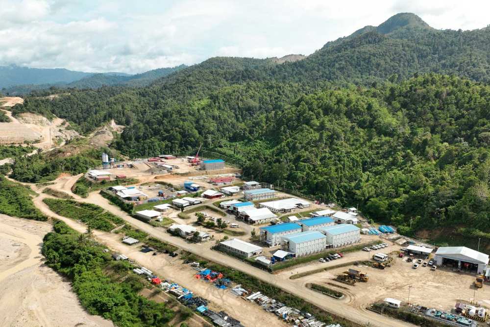 Komisaris EMAS Borong Saham di Harga Rp6.350